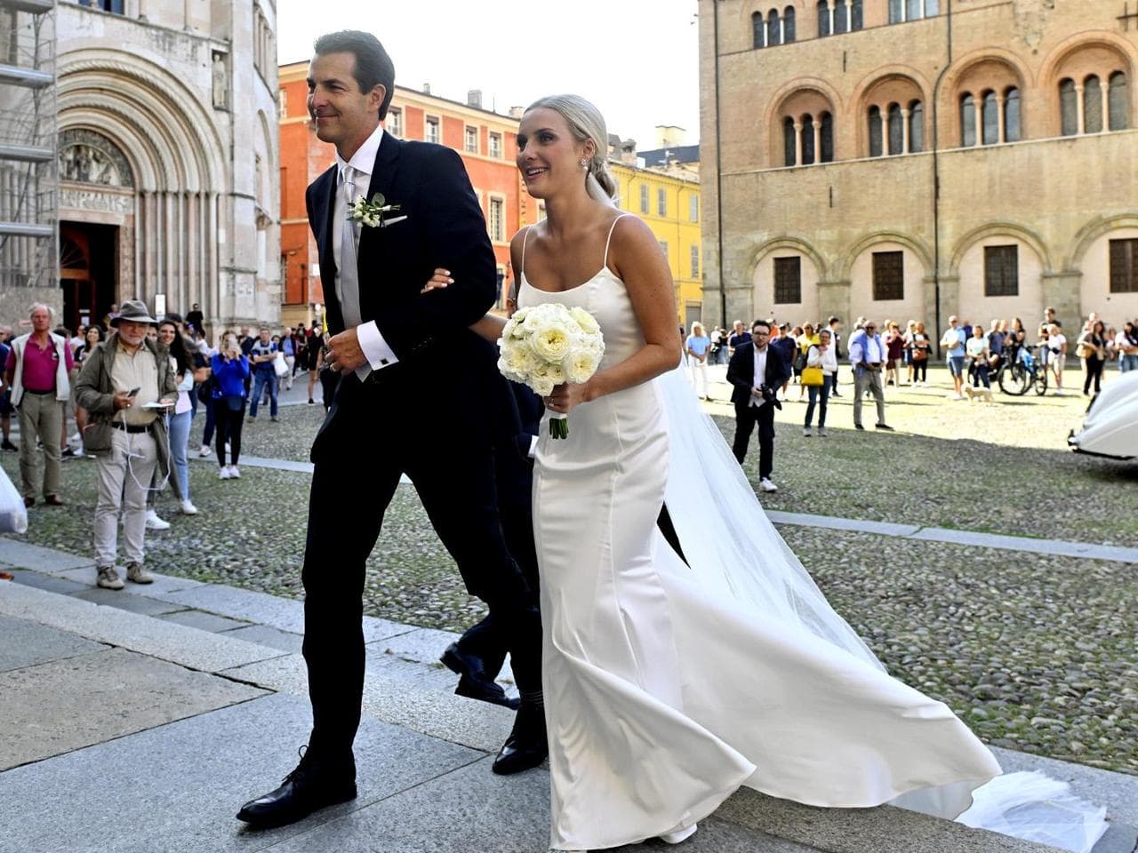 Oliver Krause ed Emily sposi nel Duomo di Parma - foto - la Repubblica
