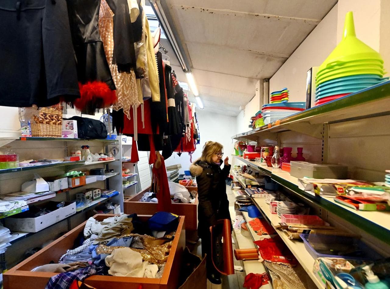 Commercio, chiude il primo bazar cinese aperto nel 2004 in strada Bixio ...