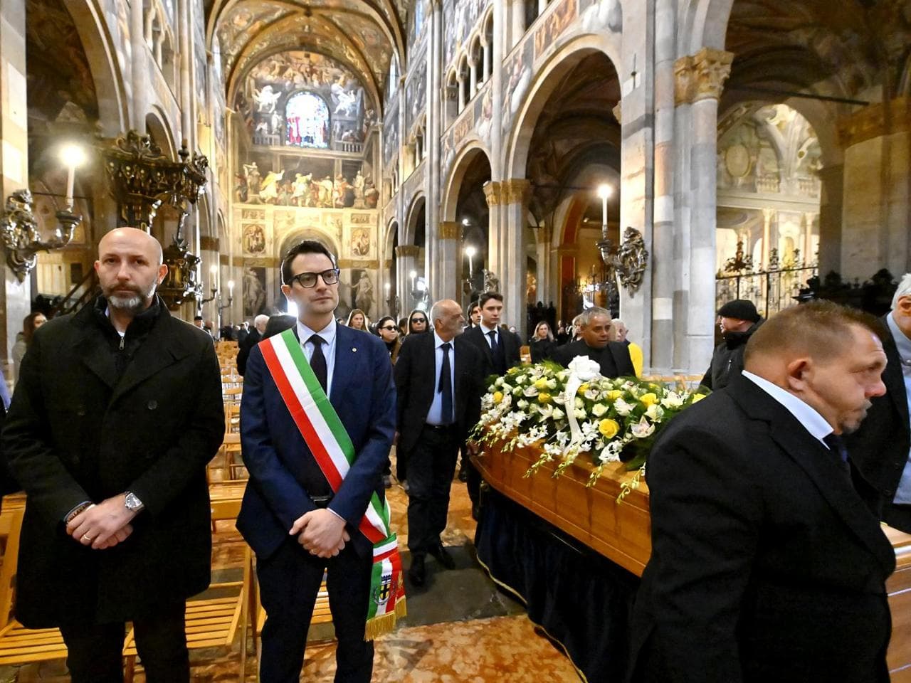 Politica, duomo gremito per l'ultimo saluto a Giovanni Paolo Bernini ...