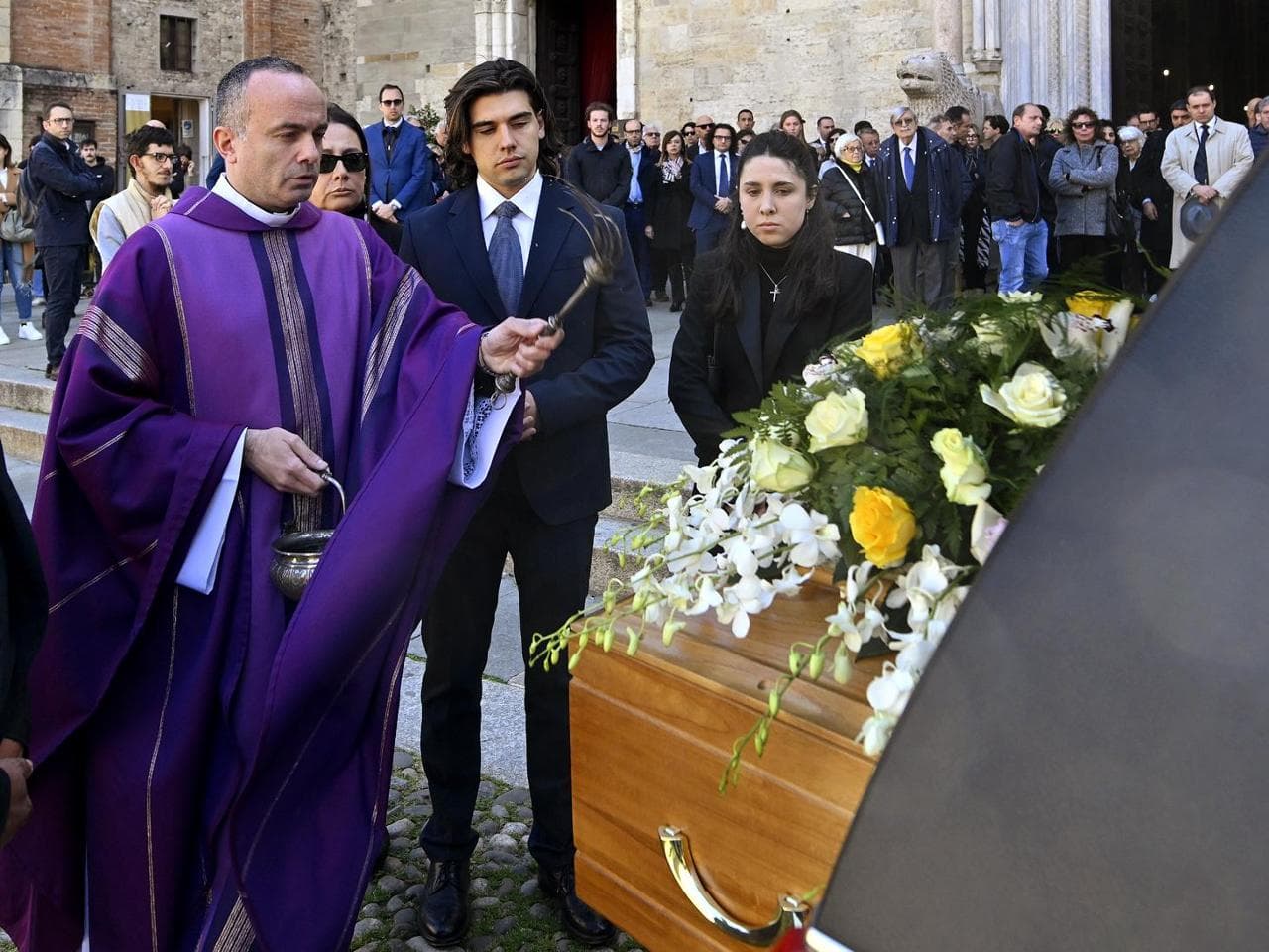 Politica, duomo gremito per l'ultimo saluto a Giovanni Paolo Bernini ...