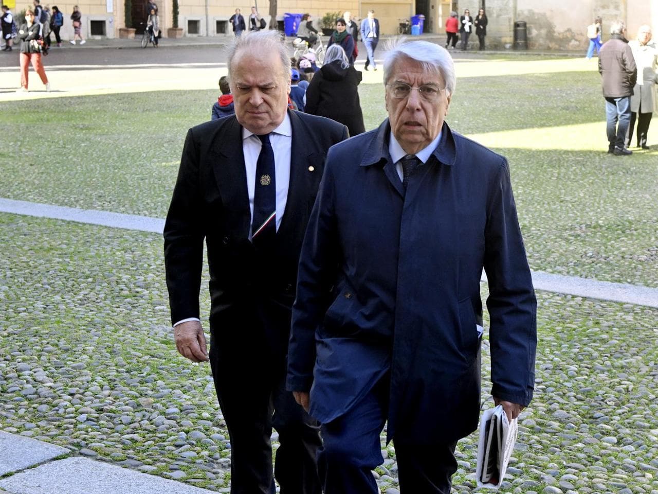 Politica, duomo gremito per l'ultimo saluto a Giovanni Paolo Bernini ...