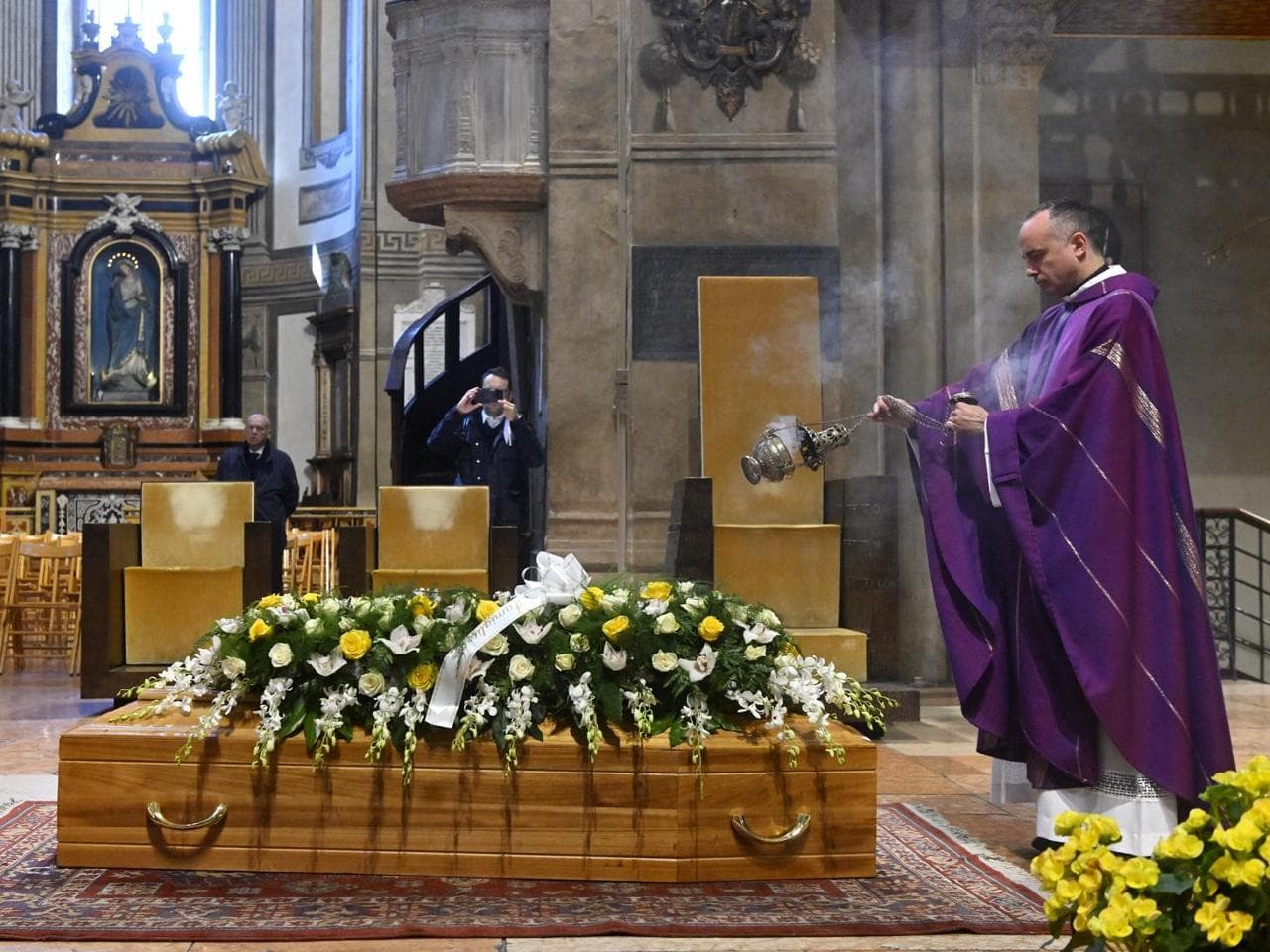 Politica, duomo gremito per l'ultimo saluto a Giovanni Paolo Bernini ...