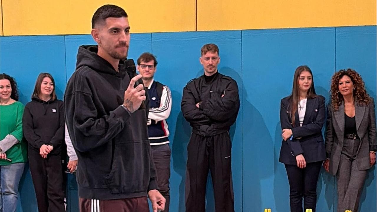 Pellegrini prof per un giorno: “Occhio che vi interrogo”. Poi il derby ...
