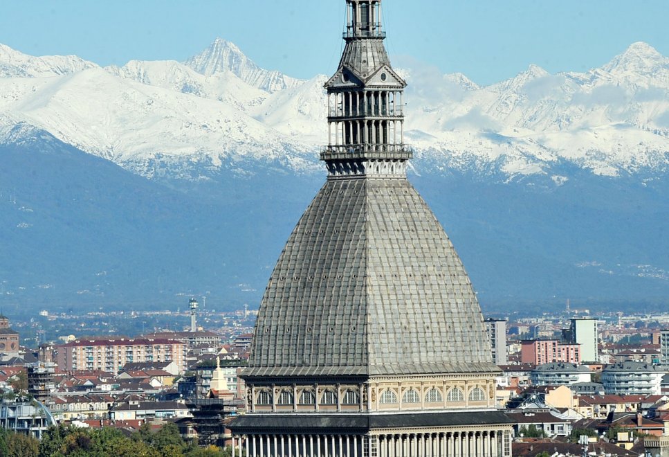 Lo spettacolo della prima neve sulle montagne intorno a Torino - la ...