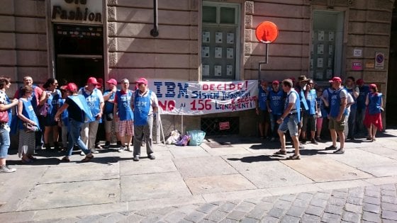 Torino, lavoratori Ibm ancora in piazza. La Regione: "Subito un tavolo ...