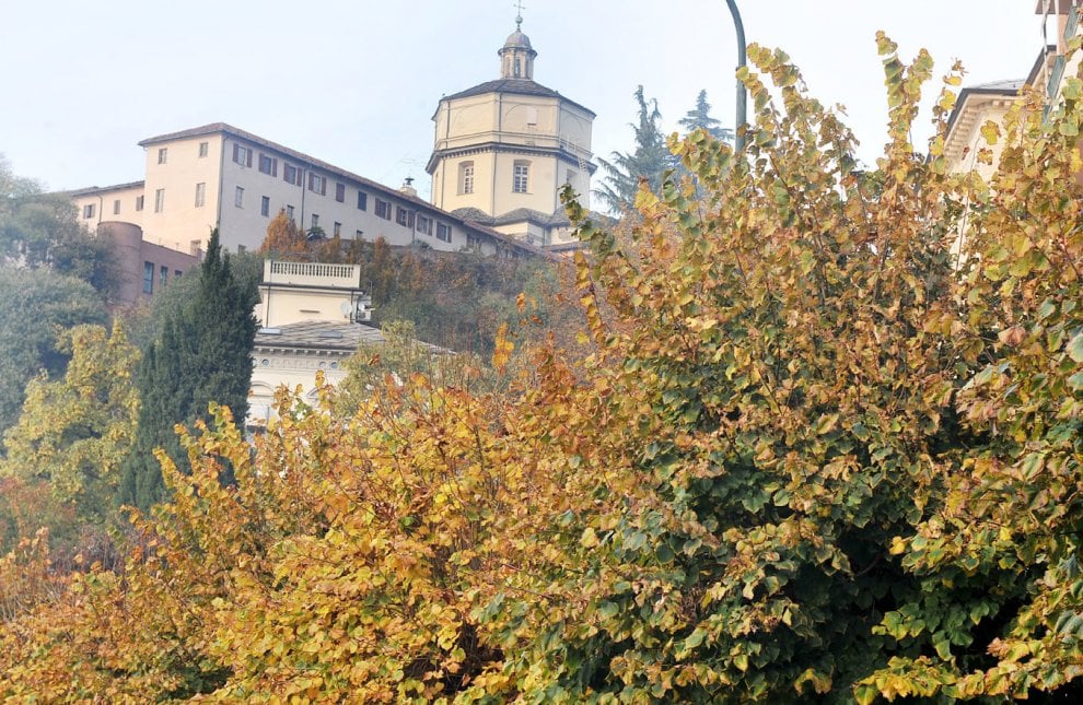 Il foliage a Torino, dalla collina al Valentino i colori della ...
