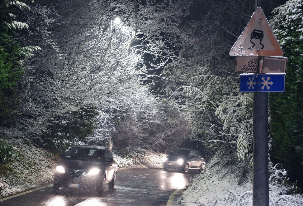 I primi fiocchi di neve dell'inverno a Torino - la Repubblica