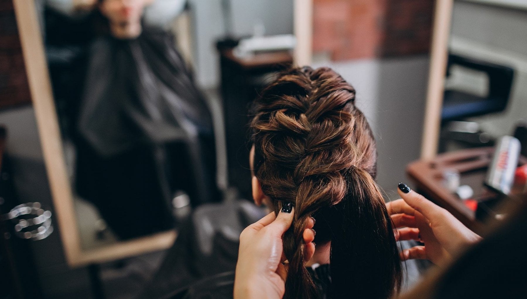 La hair stylist trans rifiutata da tutti i saloni: "Discriminata per ...
