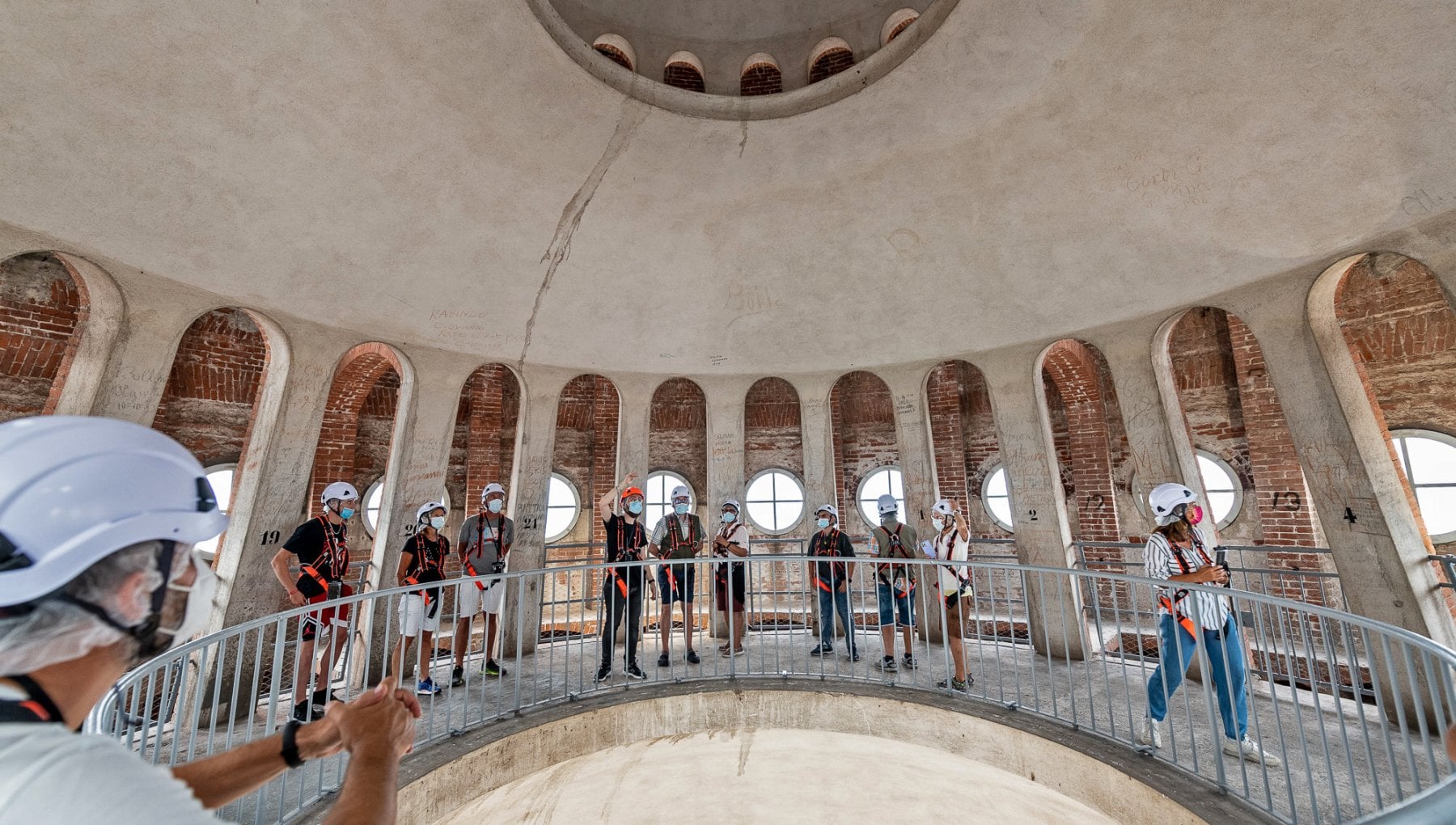 Novara, nella cupola dell’Antonelli con casco e imbragatura per vedere ...