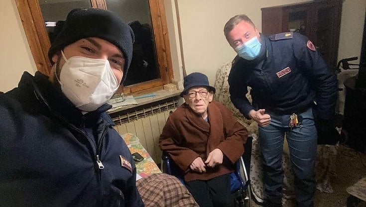 Un panettone per il signor Nazzario, caduto in casa la sera della ...