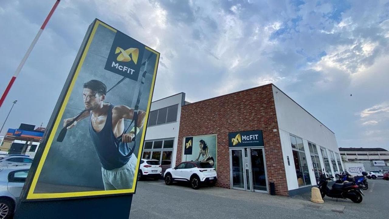 Alla McFit orinatoi come bocche di donna, bufera sulla catena di ...