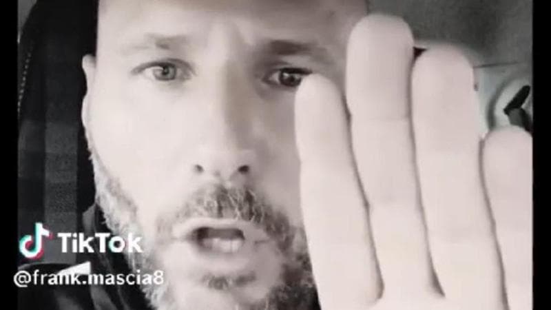 Frank Mascia, il candidato leghista che fa il saluto romano sui social ...