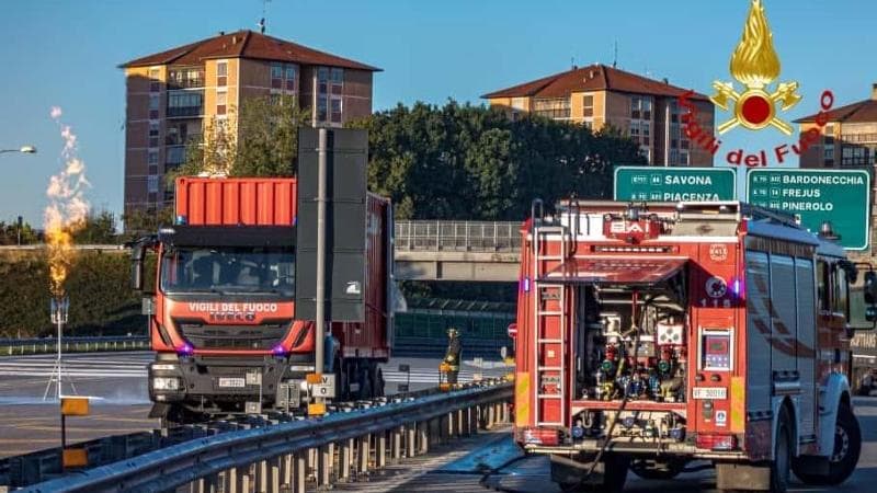 Camion perde carburante, traffico in tilt sulla tangenziale di Torino ...