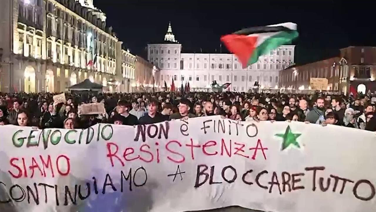 Torino, in migliaia al corteo pro Pal tra slogan e bandiere - la Repubblica