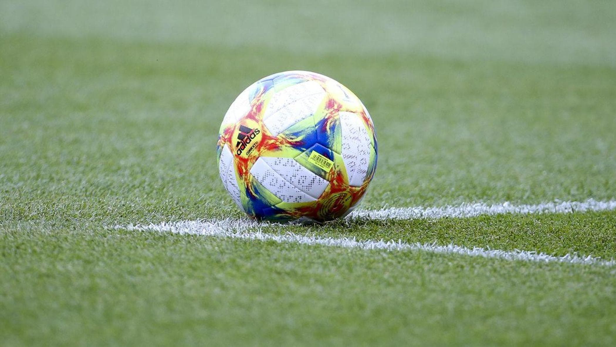 Calcio under 16: rissa sugli spalti e un genitore prende a calci un ...