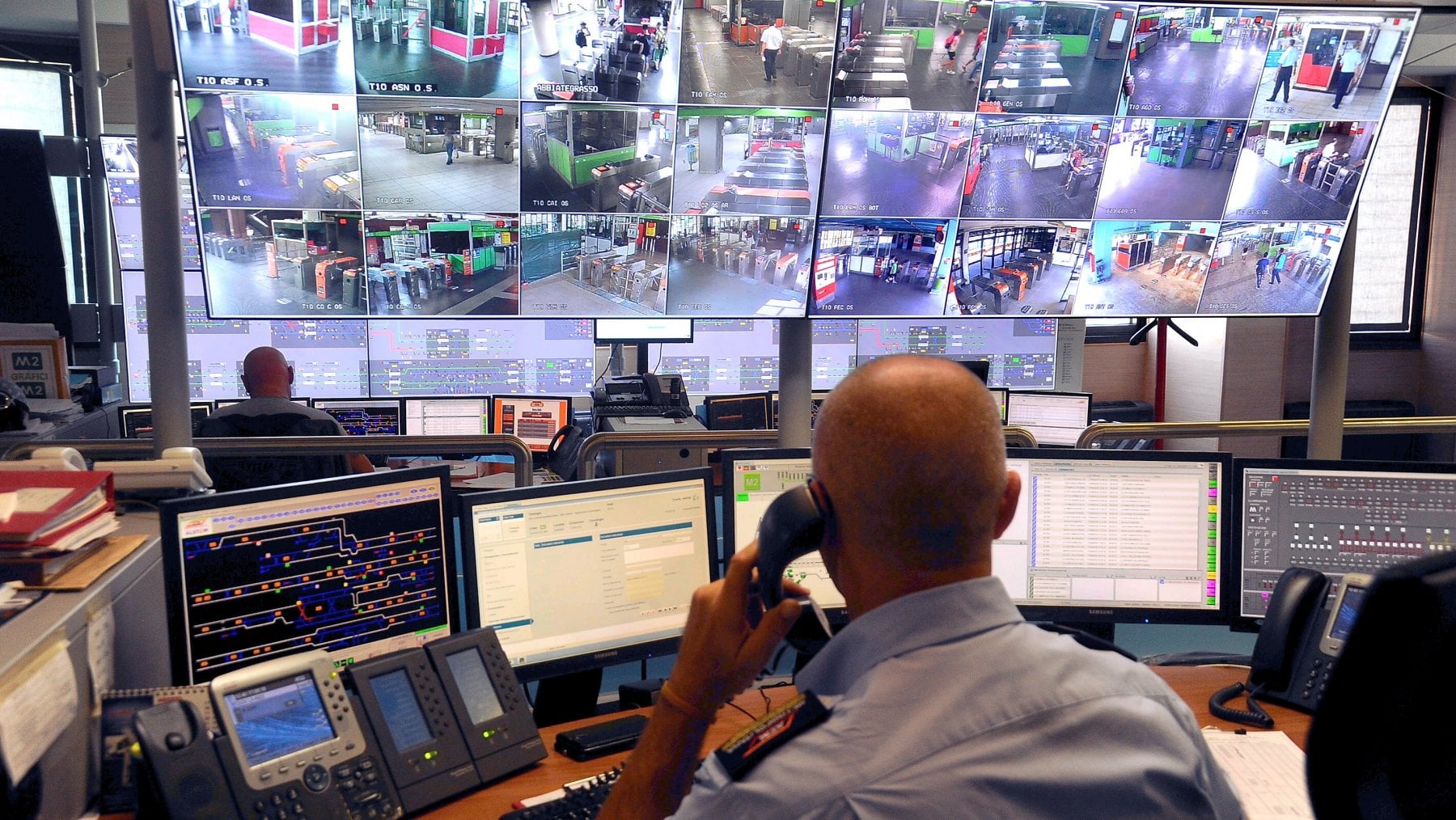 Control room e 5mila telecamere per monitorare bus, tram e metrò - la ...