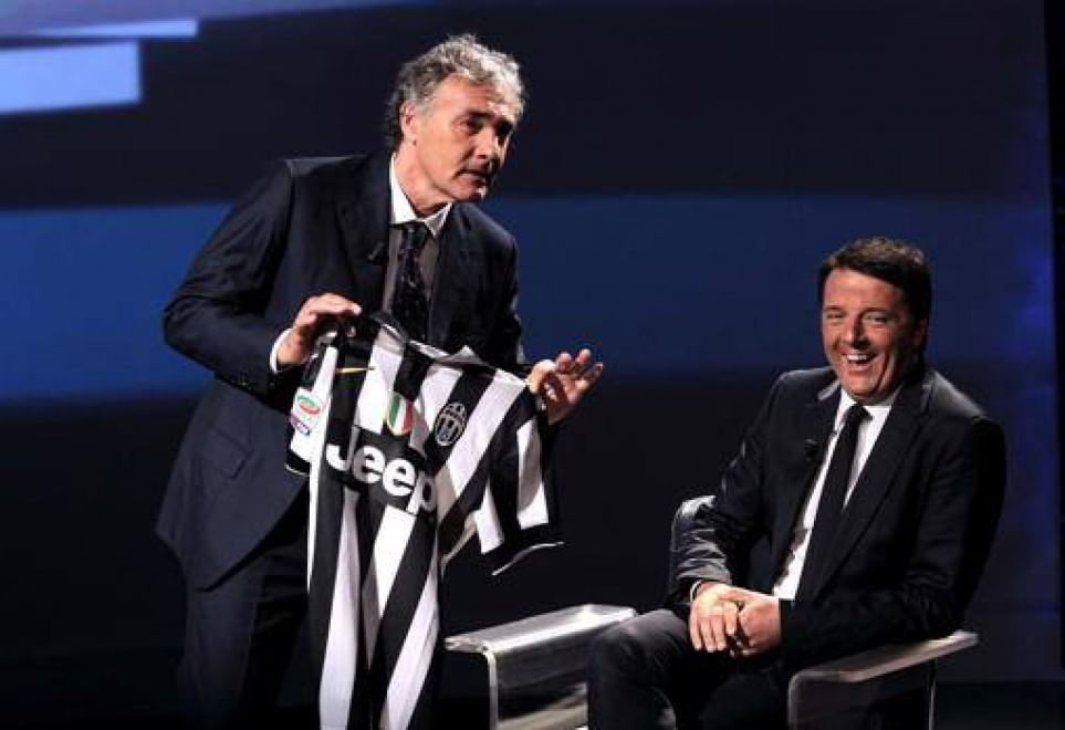 Renzi a L'Arena: Giletti gli fa trovare la maglia della Juve - la ...