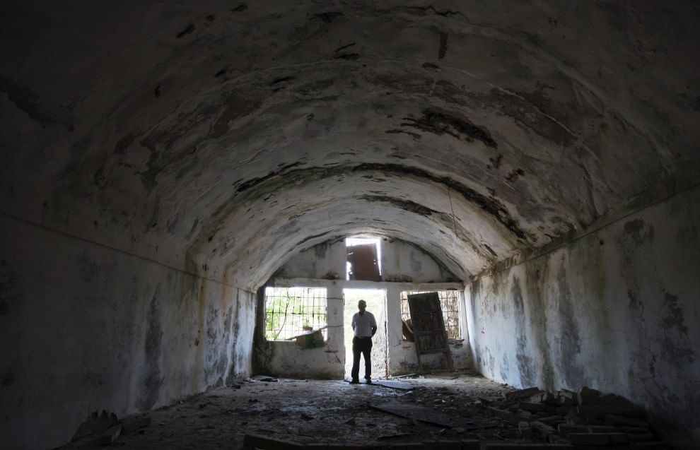 Albania. Saseno: mare e resti di Guerra Fredda - la Repubblica