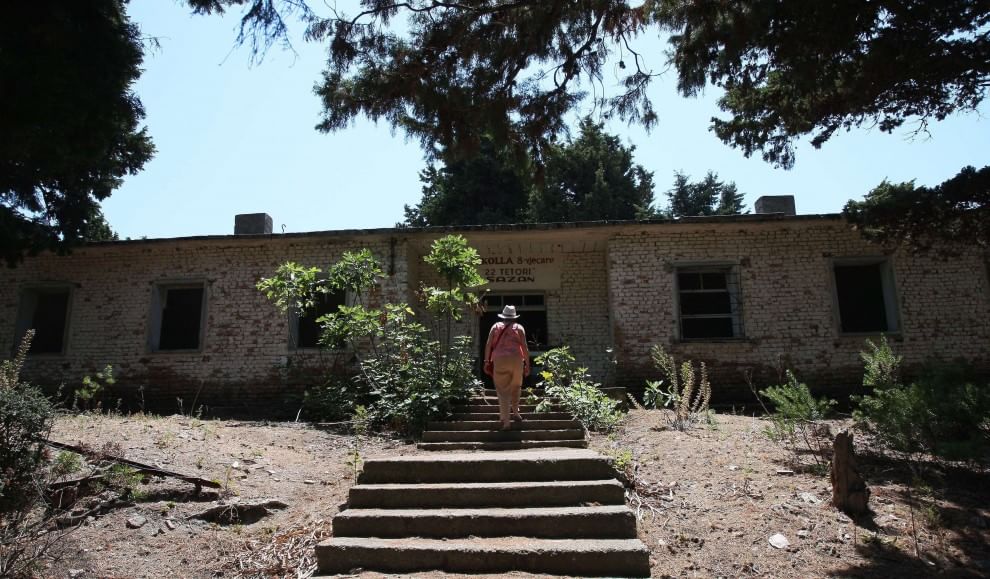 Albania. Saseno: mare e resti di Guerra Fredda - la Repubblica