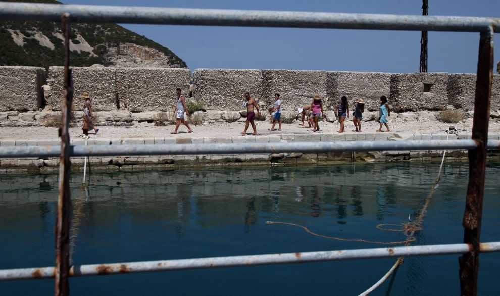 Albania. Saseno: mare e resti di Guerra Fredda - la Repubblica