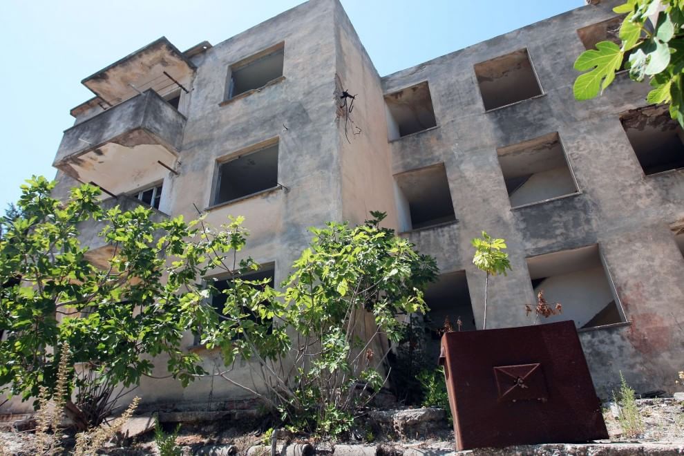 Albania. Saseno: mare e resti di Guerra Fredda - la Repubblica
