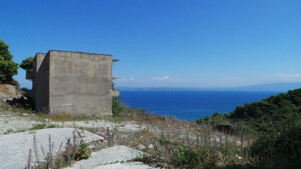 Albania. Saseno: mare e resti di Guerra Fredda - la Repubblica