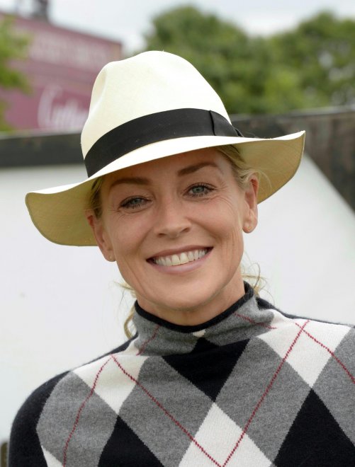 A 57 anni Sharon Stone posa per Harper's Bazaar - la Repubblica