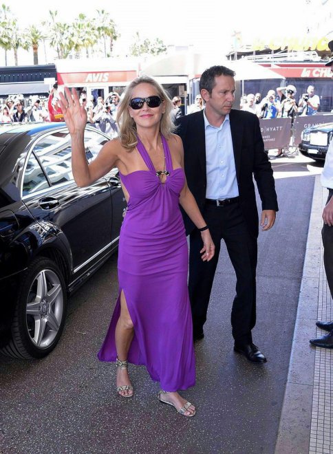 A 57 anni Sharon Stone posa per Harper's Bazaar - la Repubblica