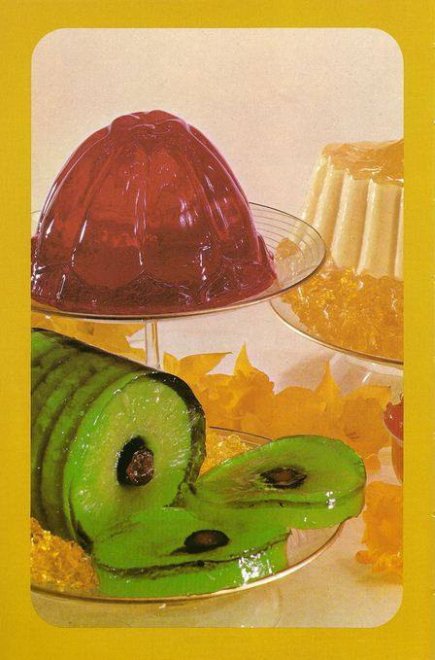 Ma cosa mangiavamo? Su Facebook una raccolta dei piatti trash anni 70 ...