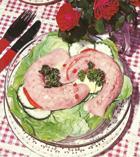 Ma cosa mangiavamo? Su Facebook una raccolta dei piatti trash anni 70 ...