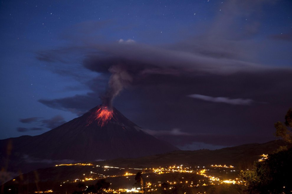 Ecuador, il vulcano Tungurahua si accende: la spettacolare eruzione ...