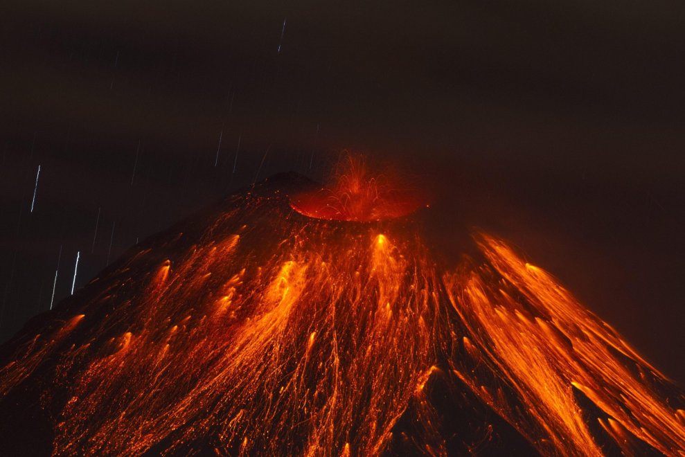 Ecuador, il vulcano Tungurahua si accende: la spettacolare eruzione ...