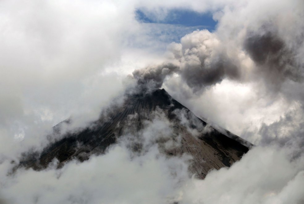 Ecuador, il vulcano Tungurahua si accende: la spettacolare eruzione ...
