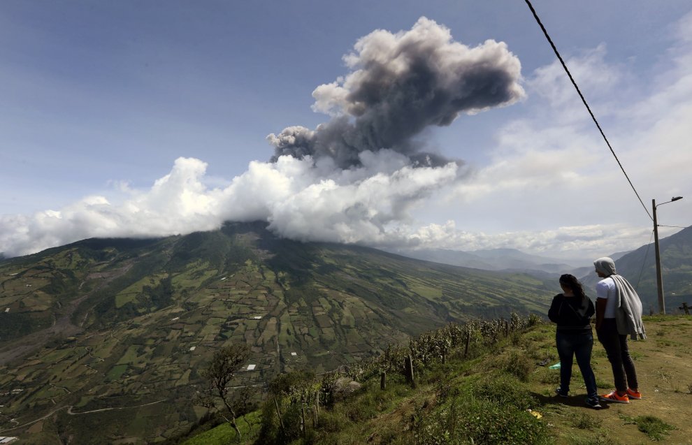 Ecuador, il vulcano Tungurahua si accende: la spettacolare eruzione ...