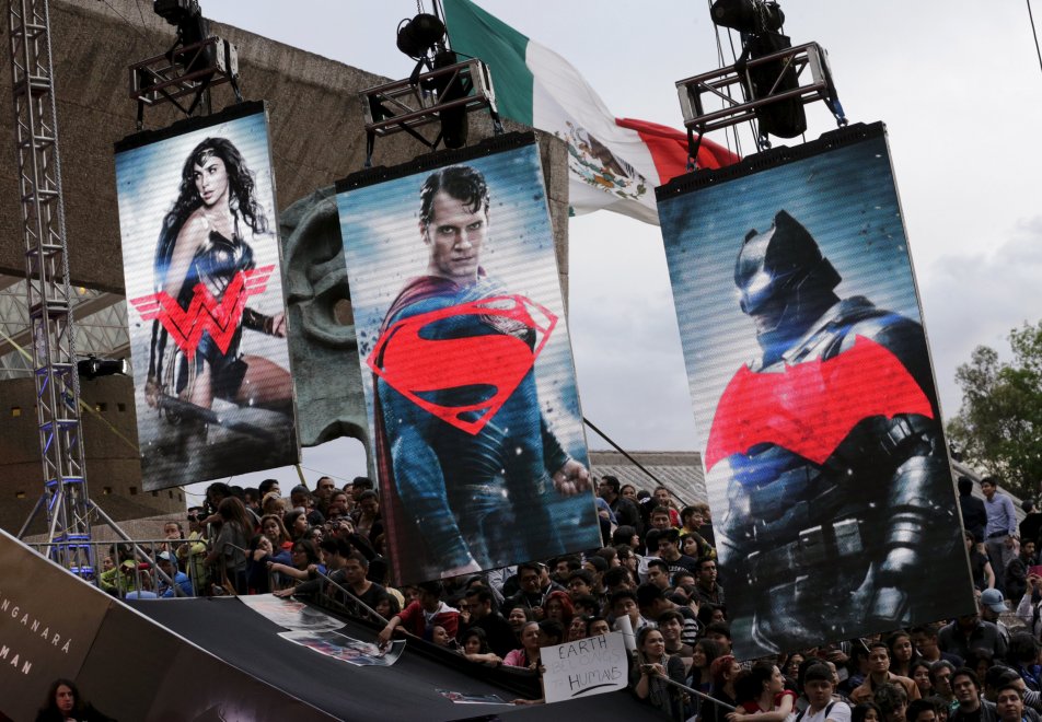 Batman vs Superman, supereroi sul red carpet - la Repubblica