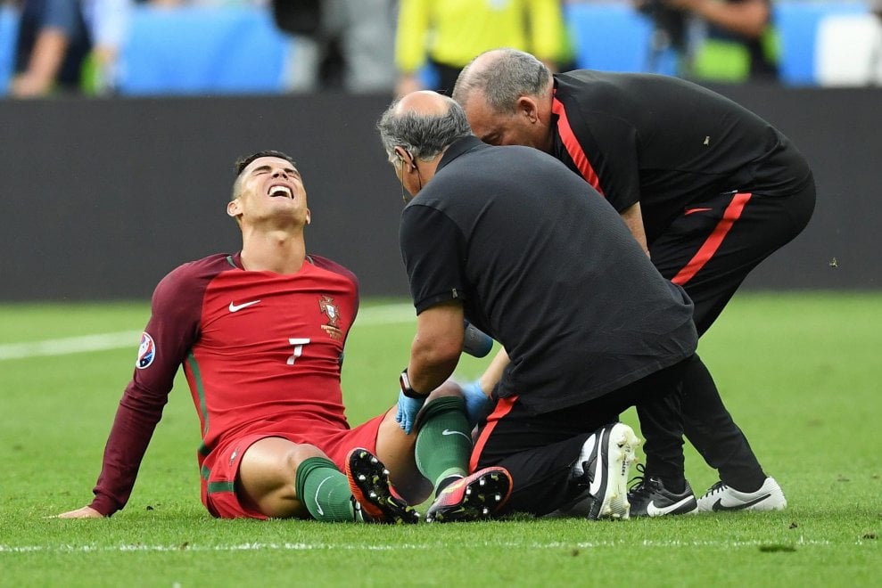 Francia-Portogallo: Ronaldo si fa male e lascia il campo in lacrime ...
