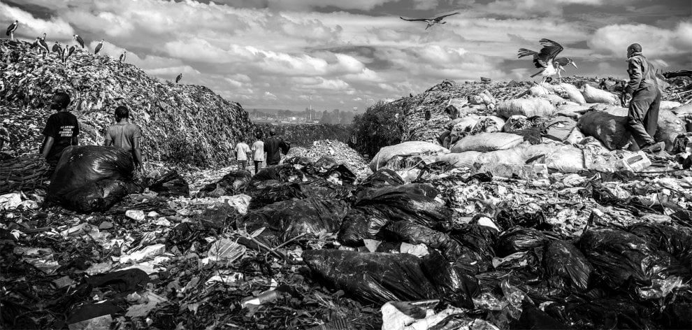 Nairobi, viaggio tra i Chokora: i bambini dello slum che vivono tra i ...