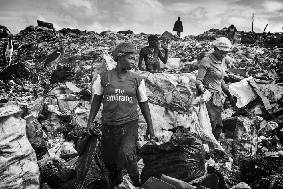 Nairobi, viaggio tra i Chokora: i bambini dello slum che vivono tra i ...