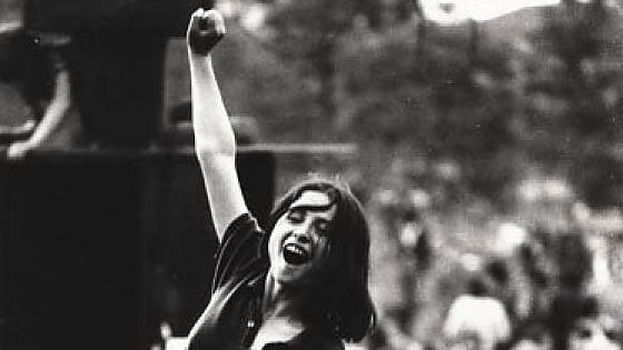 "In quella foto del '74 sono io, Giovannina, che vola su tanti giovani ...