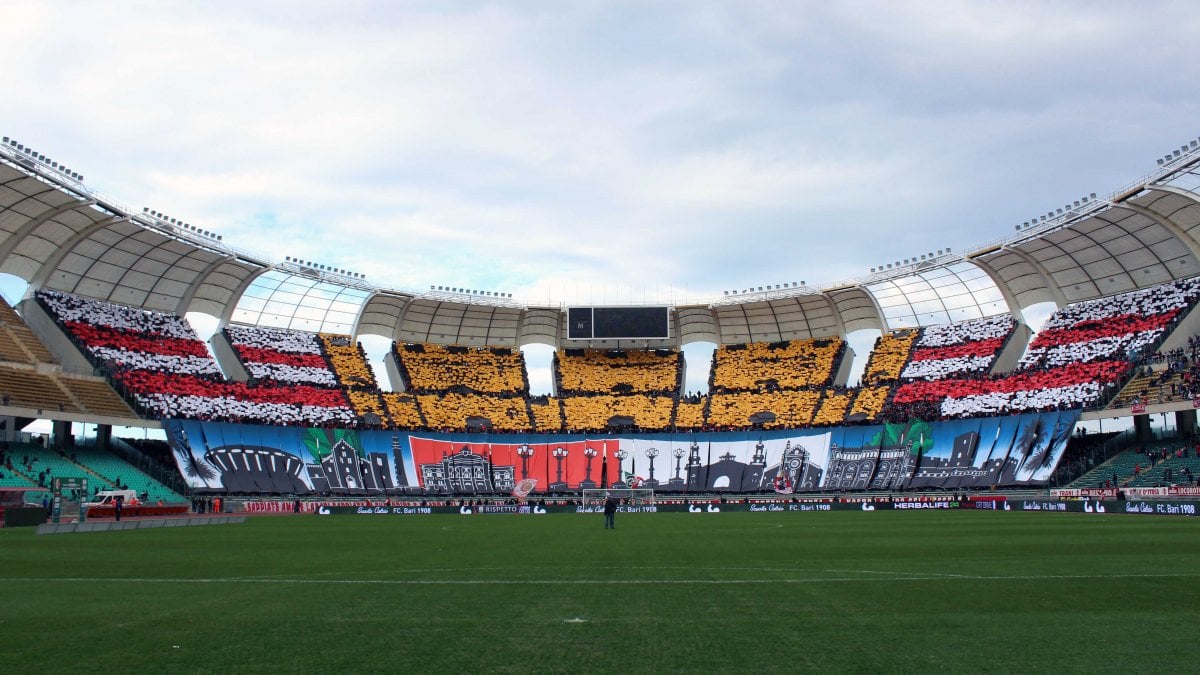 FC Bari (Italian Serie B) defeated fierce rivals of Foggia 1-0 at 90+2 ...