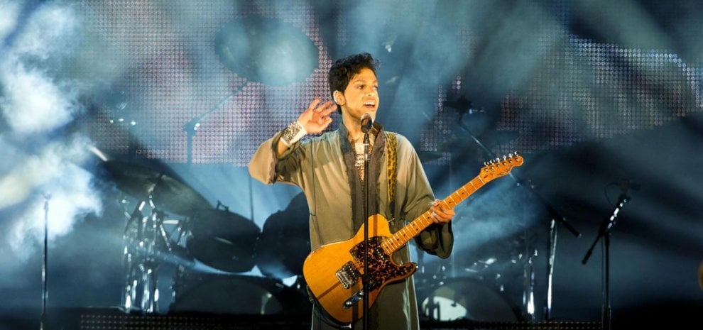 Prince, uno show in suo onore: Minneapolis lo ricorda a due anni dalla ...