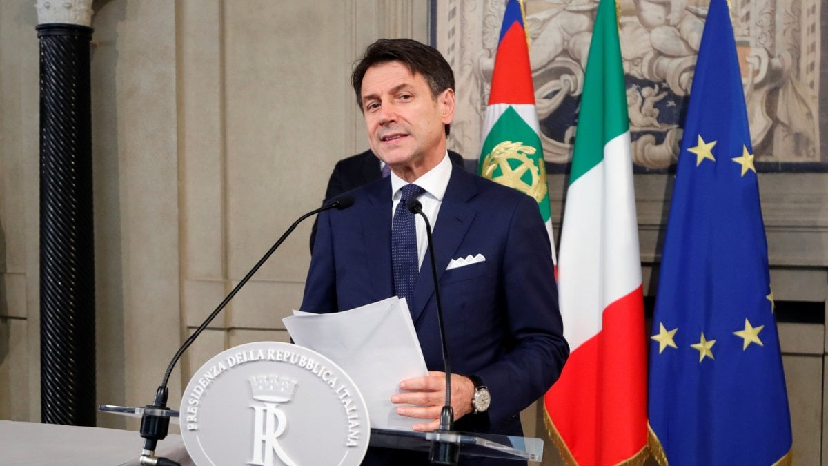 Governo, Conte annuncia i ministri: Gualtieri all'Economia, Lamorgese ...
