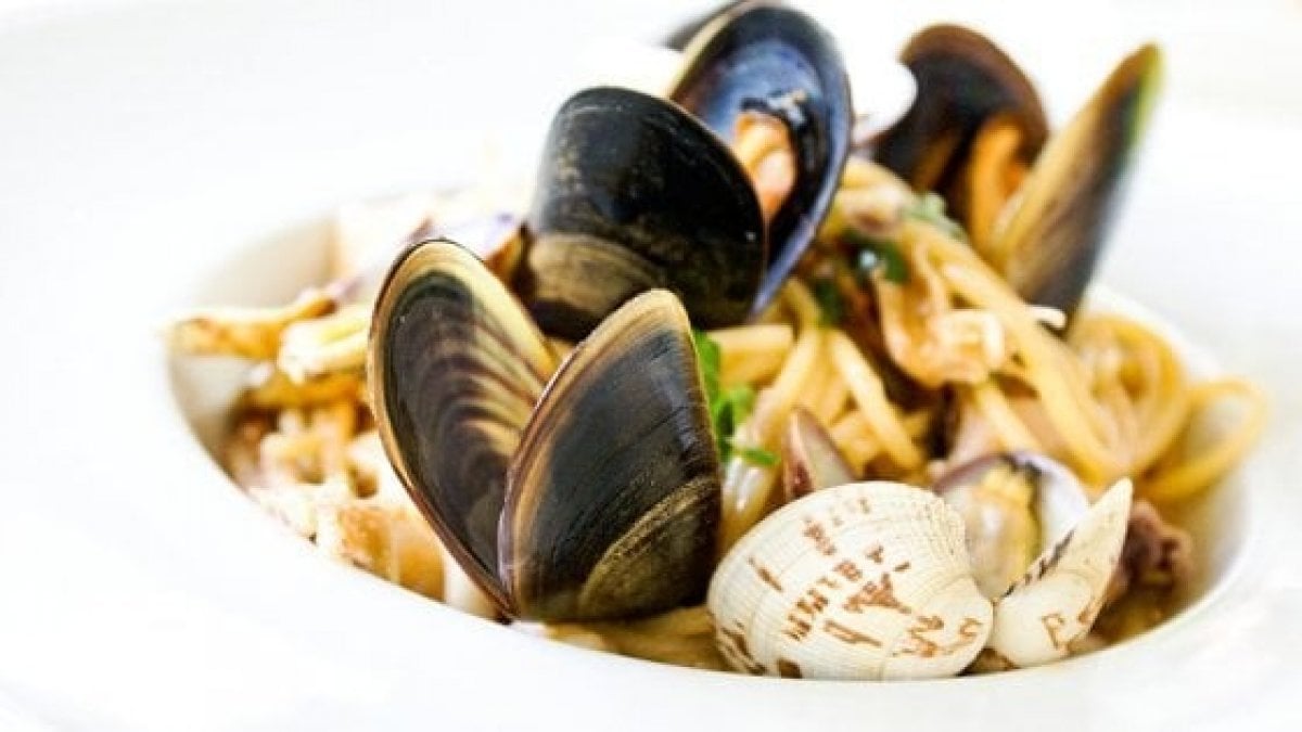 Le 12 ricette di pasta che portano il mare a tavola - la Repubblica