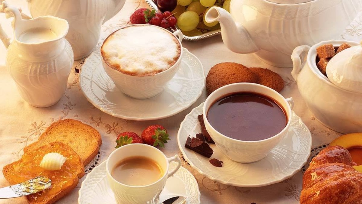 A casa, al bar o al lavoro: la colazione è un rito al quale gli ...