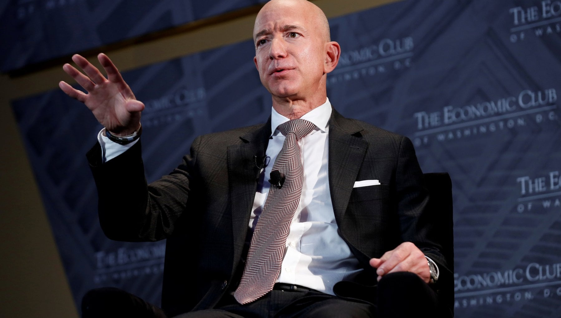 Jeff Bezos lascia la guida di Amazon, Andy Jassy è il nuovo Ceo - la ...