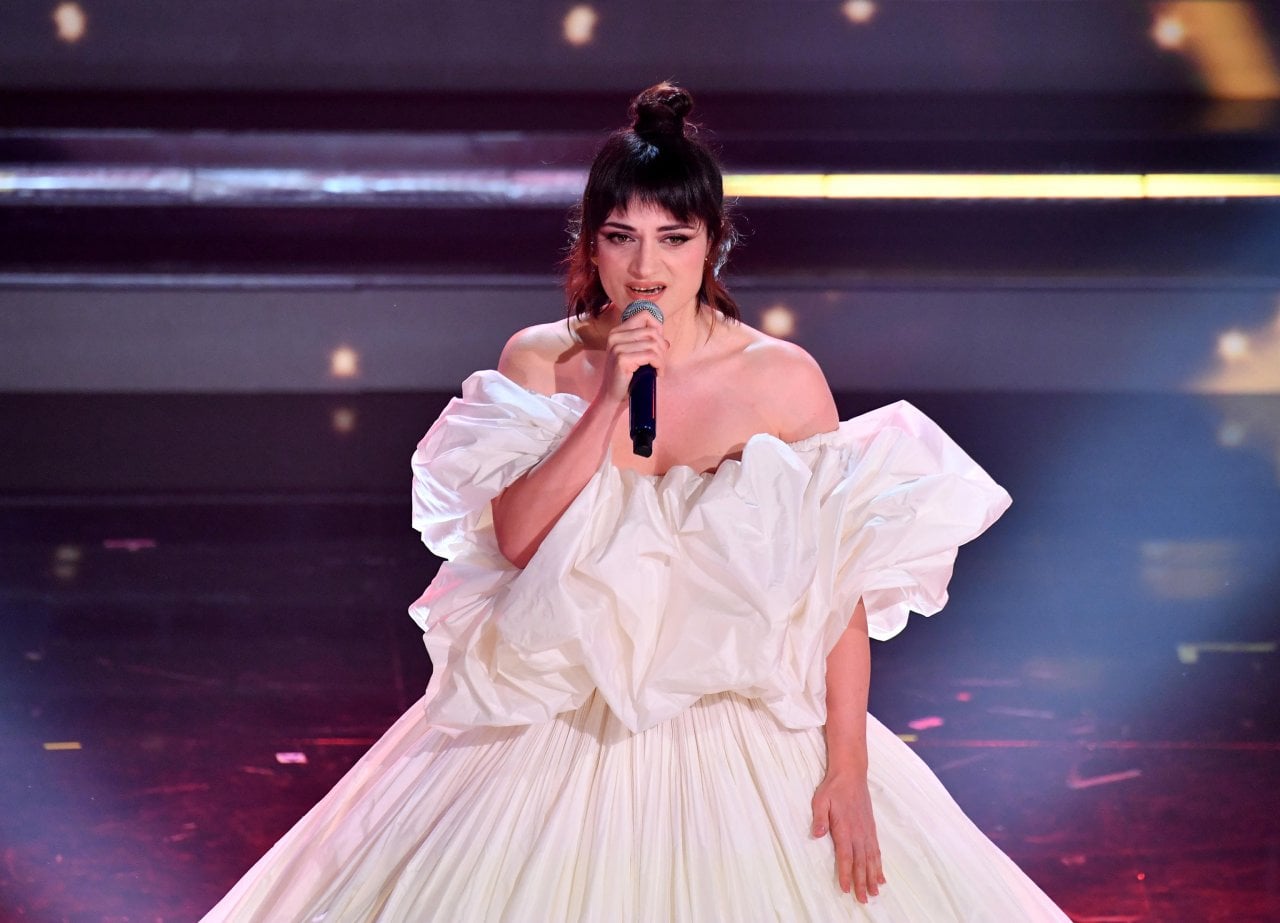 Sanremo 2021, da Ibra a Madame la fiera del bianco sul palco dell ...