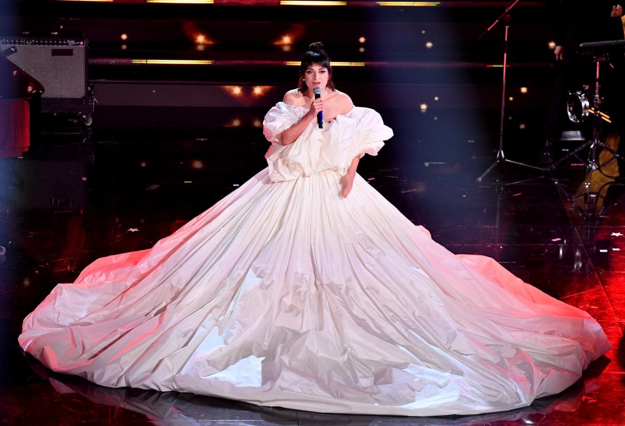Sanremo 2021, da Ibra a Madame la fiera del bianco sul palco dell ...