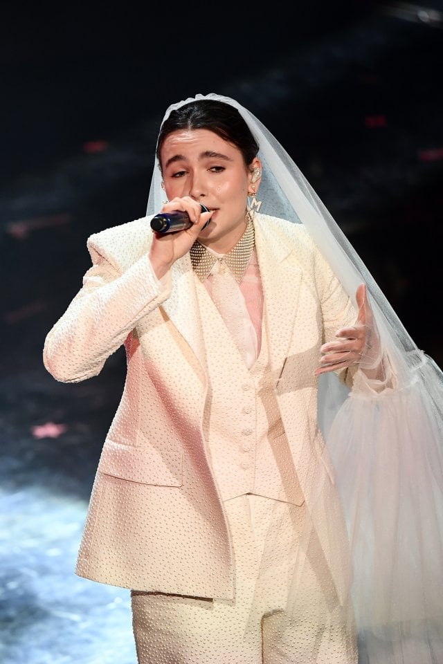 Sanremo 2021, da Ibra a Madame la fiera del bianco sul palco dell ...