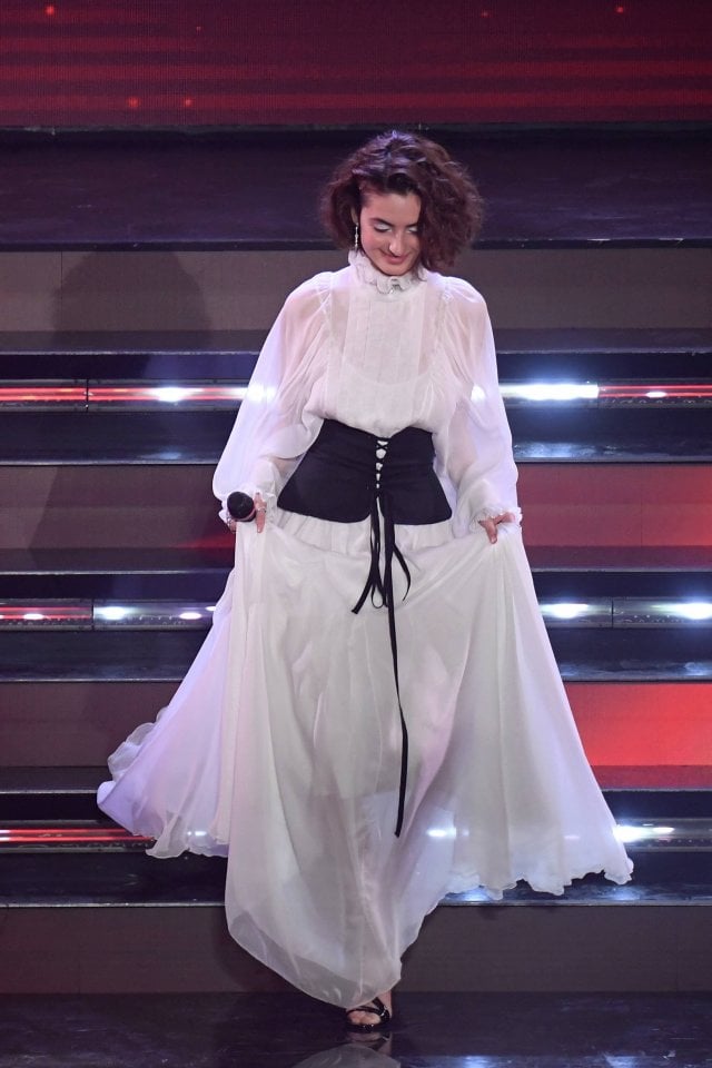 Sanremo 2021, da Ibra a Madame la fiera del bianco sul palco dell ...