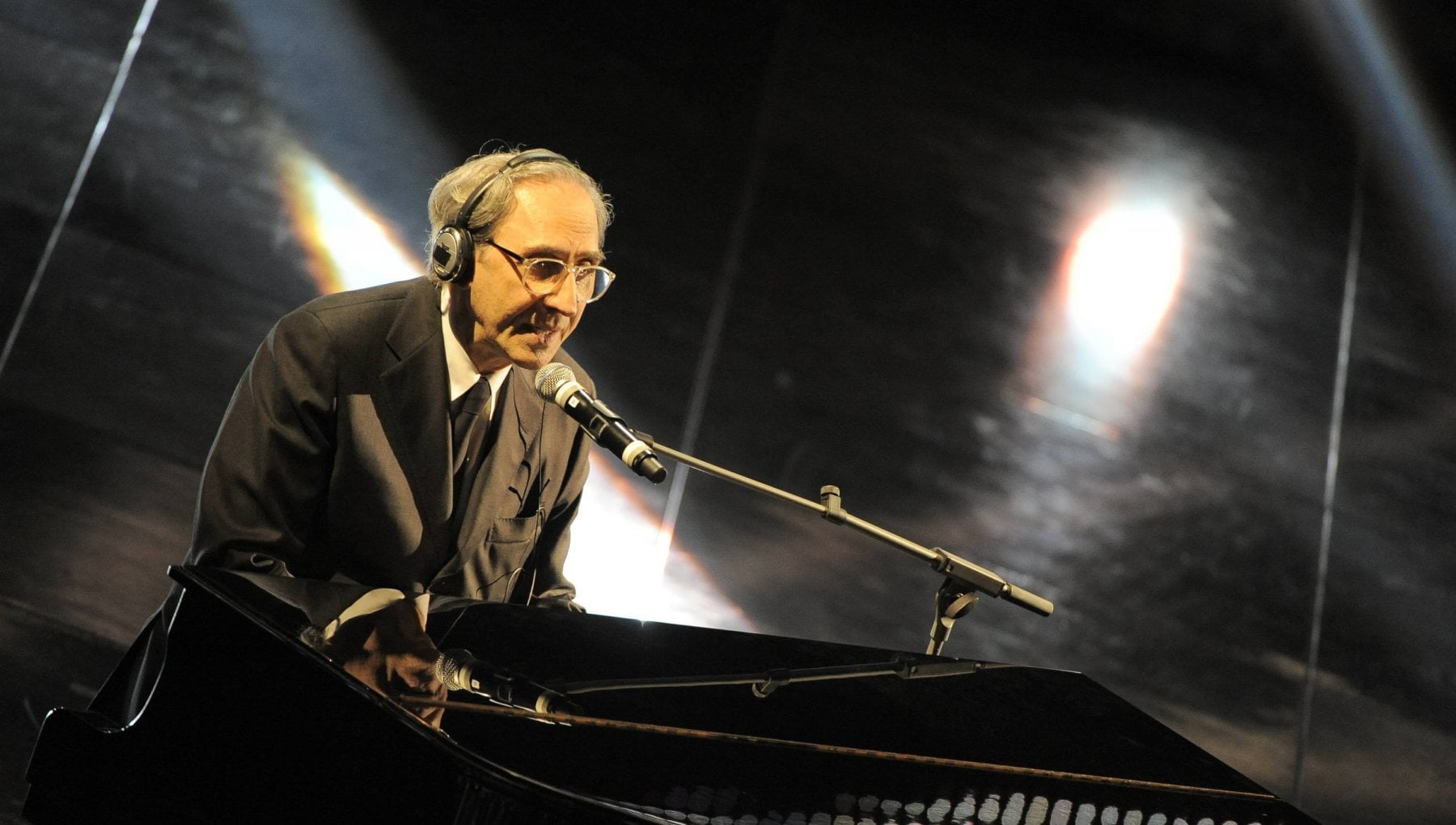 Franco Battiato, un visionario tra il mare e il vulcano - la Repubblica